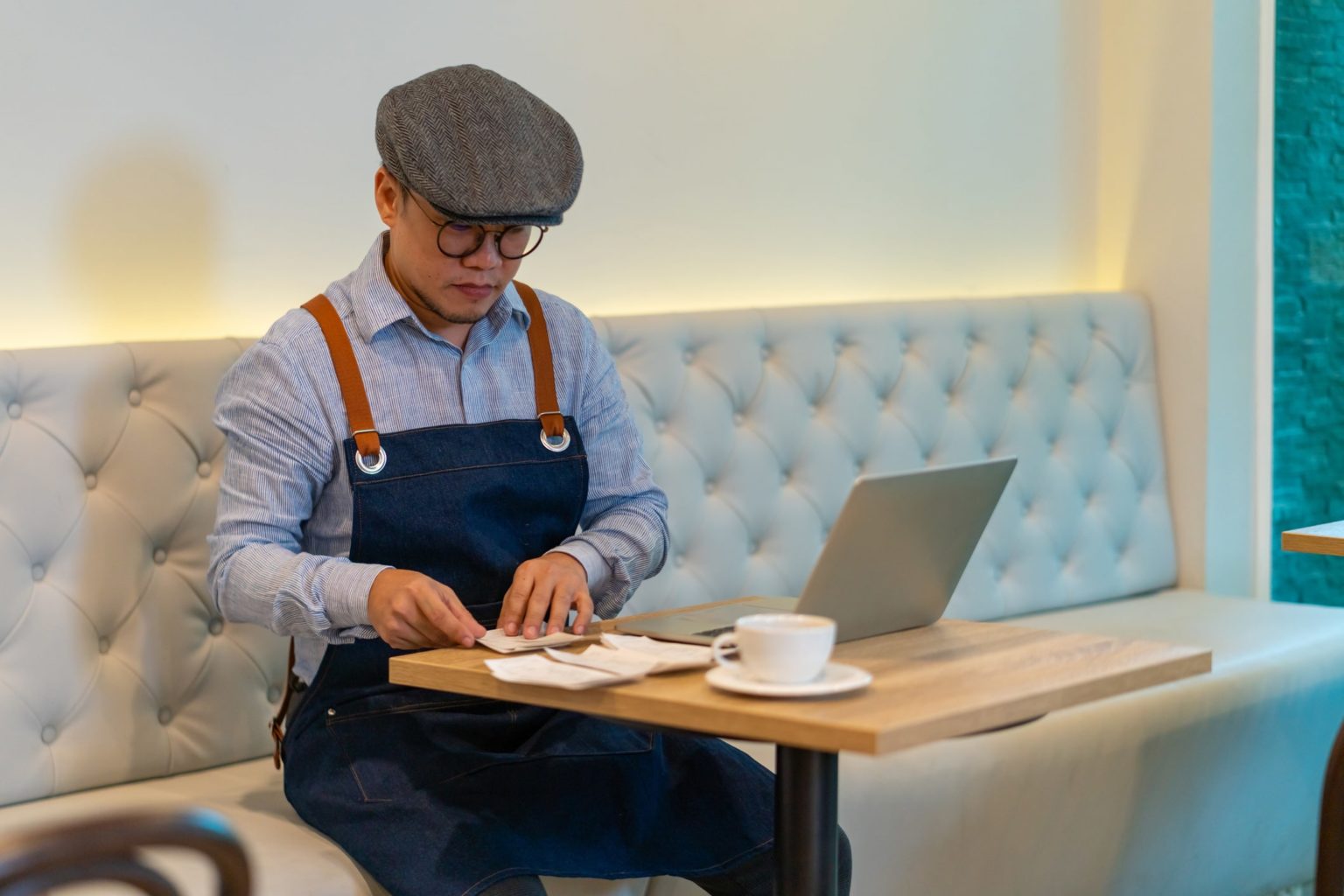 Are Tips Taxed? Waiters Guide to Taxes on Your Tipped Income